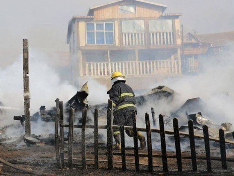Гэр хорооллын айл өрхүүдэд галын аюулгүй байдлаа хангахыг анхааруулж байна